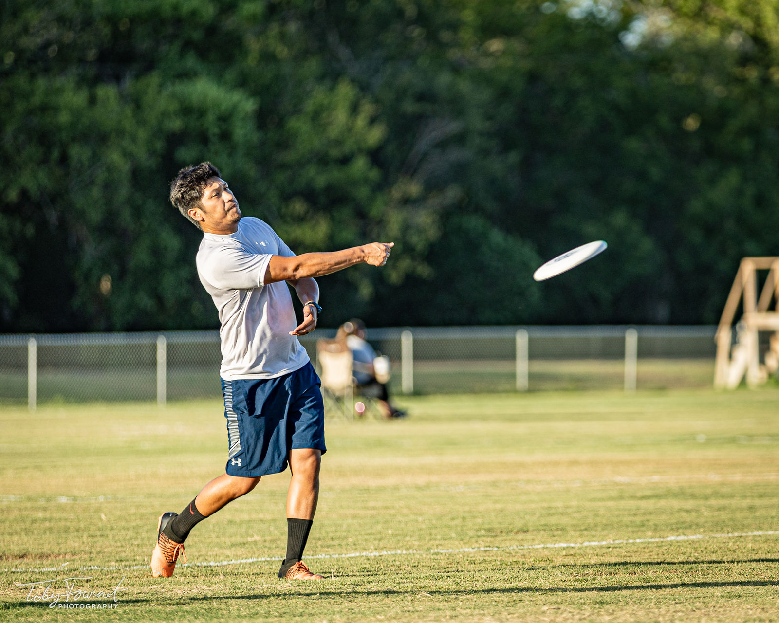 Ultimate Frisbee Riverside by Toby Fournet Photography