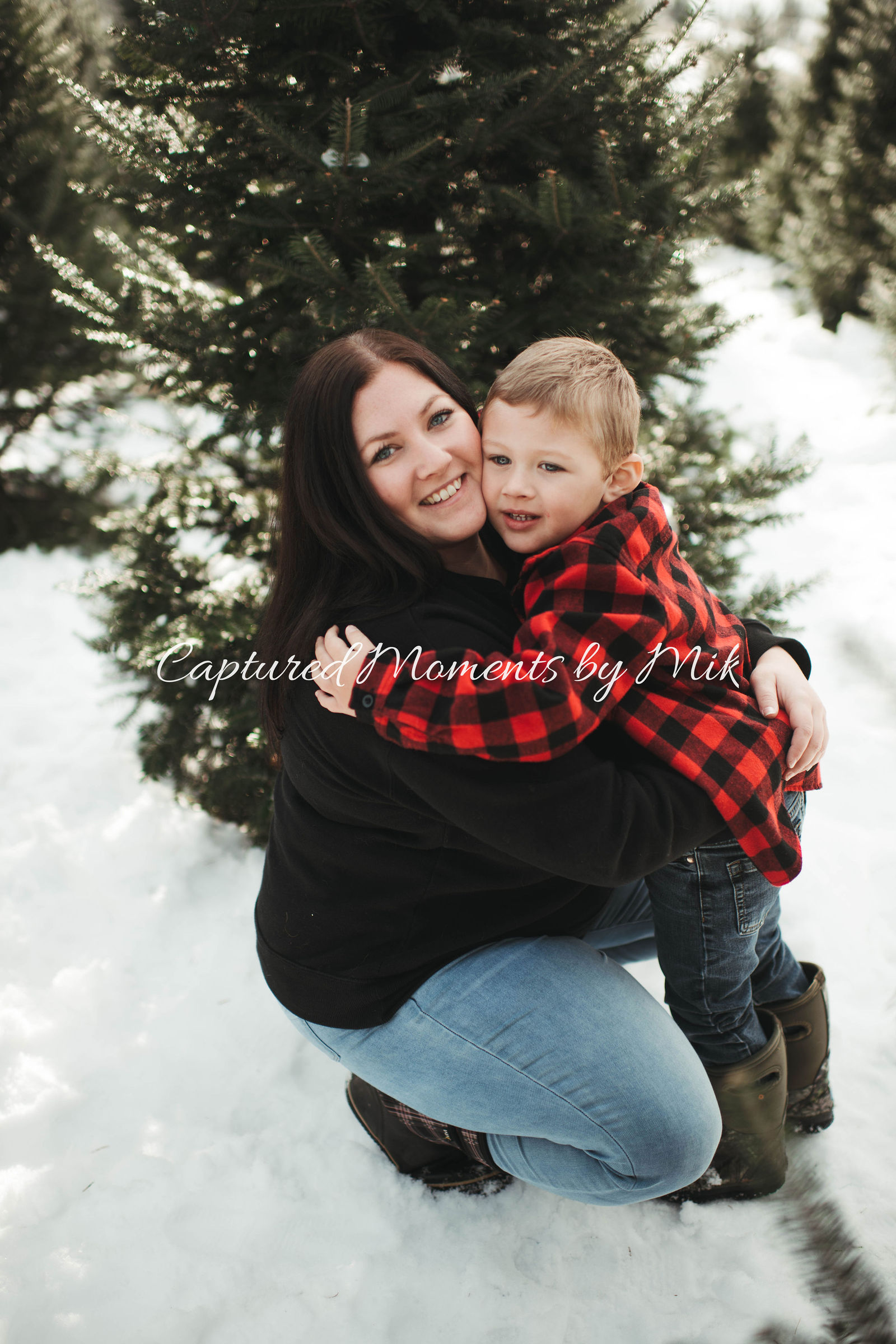 Brooke & Dawson | Christmas Mini by Captured Moments by Mik