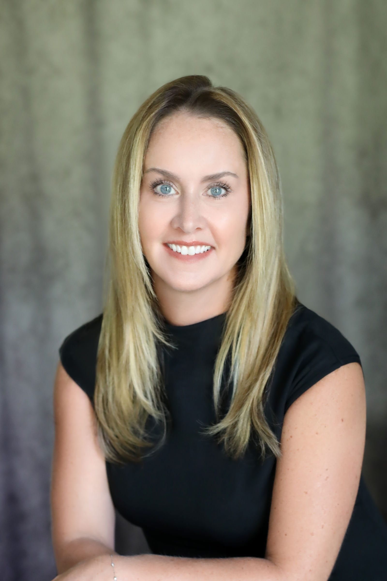 Jenn Larson by Stephanie C. Olsen Photography