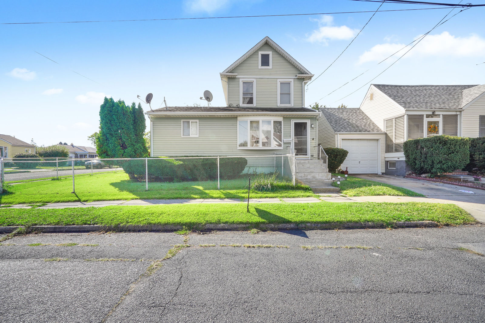 REAL ESTATE 38 Maplewood by Shotwell Productions