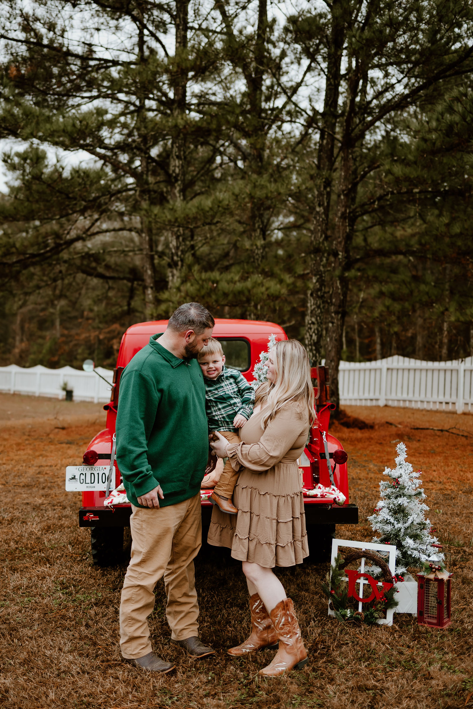 Bonner | Christmas Mini by Maddie Westbrook Photography