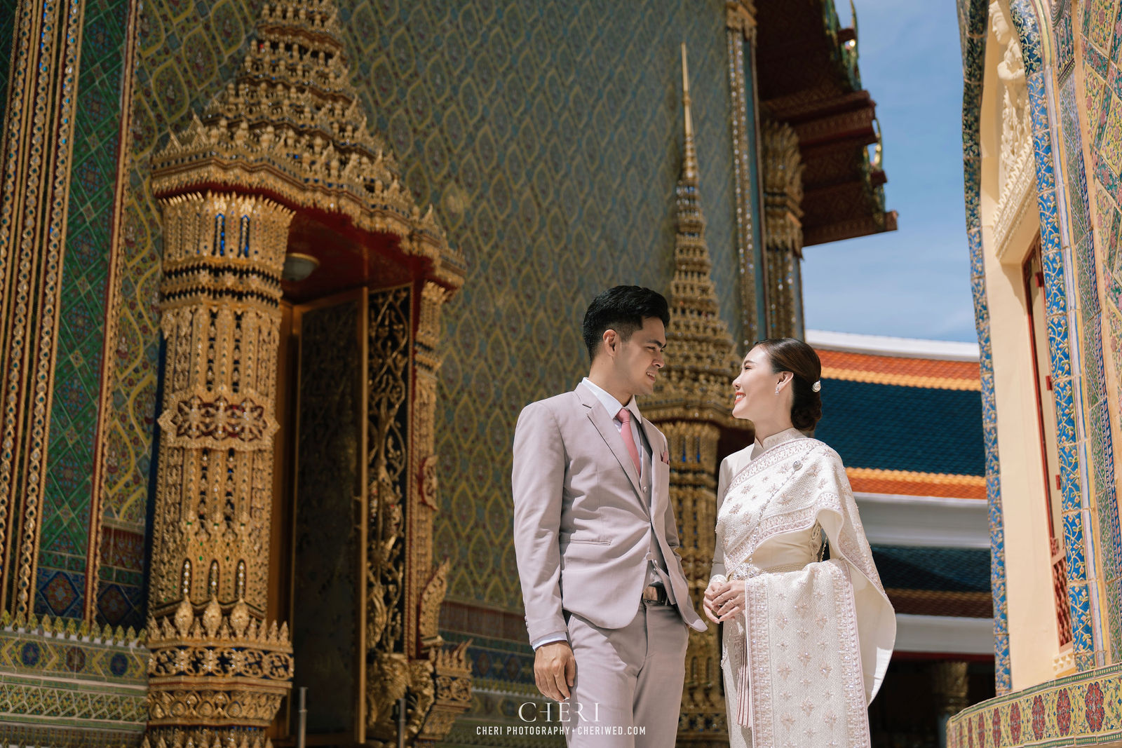 Nok and Max at Wat Ratchabophit by Thailand Wedding Photographer and ...