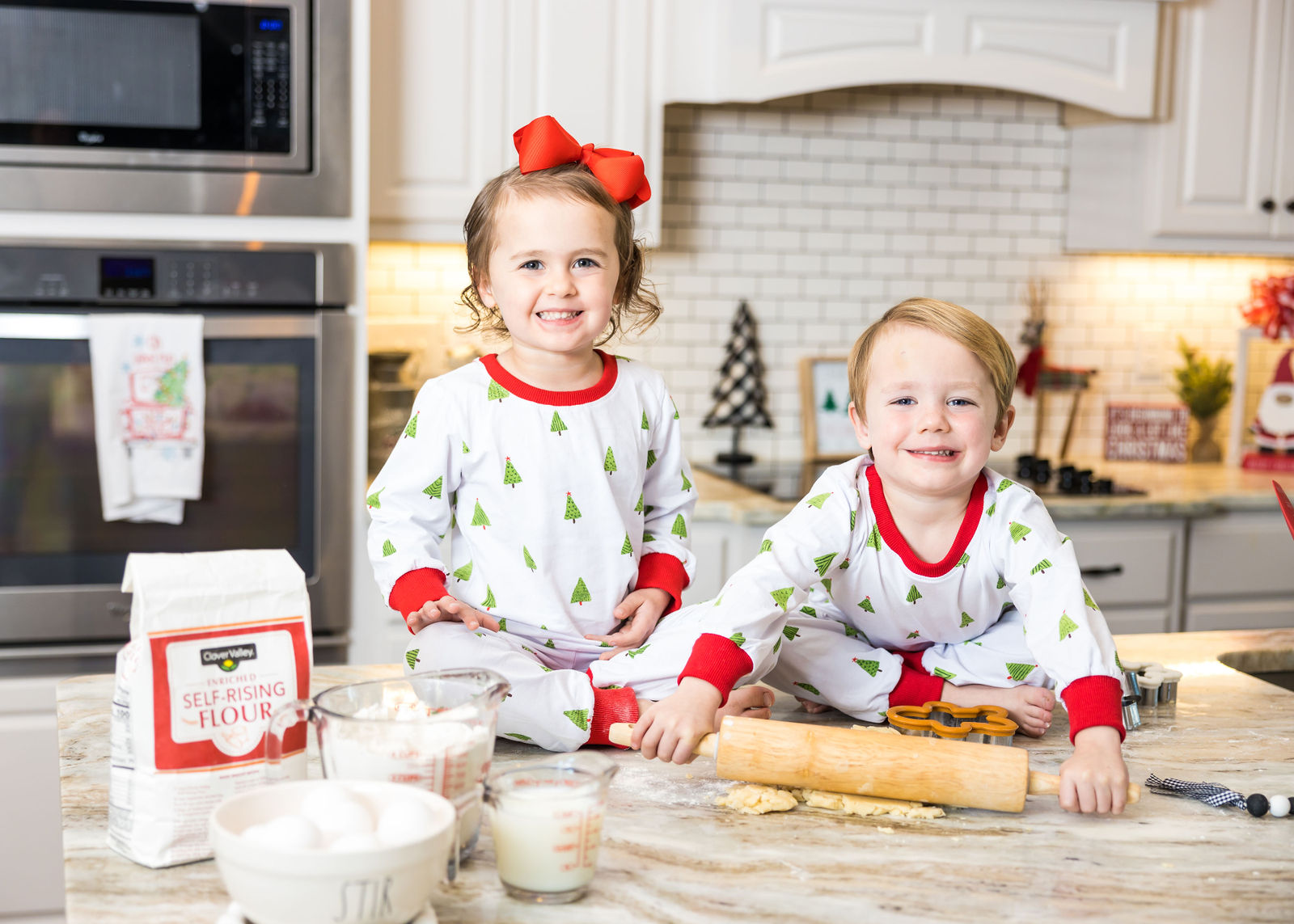 {Sutton} : Cooking with Santa Mini Session by Kim Stewart Photography