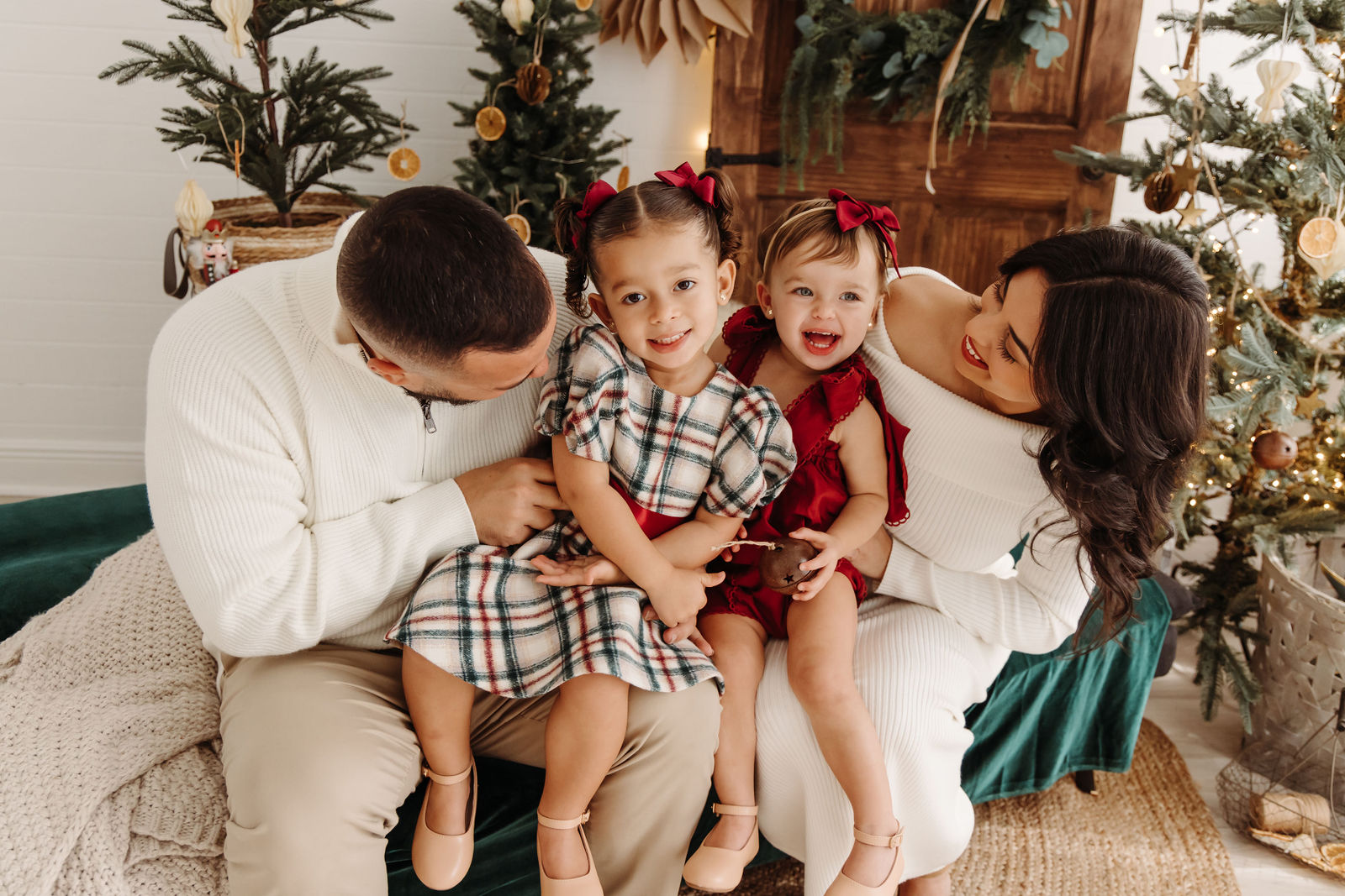 Jenisse's Holiday Mini Session by Jesenia Betancourt Photography