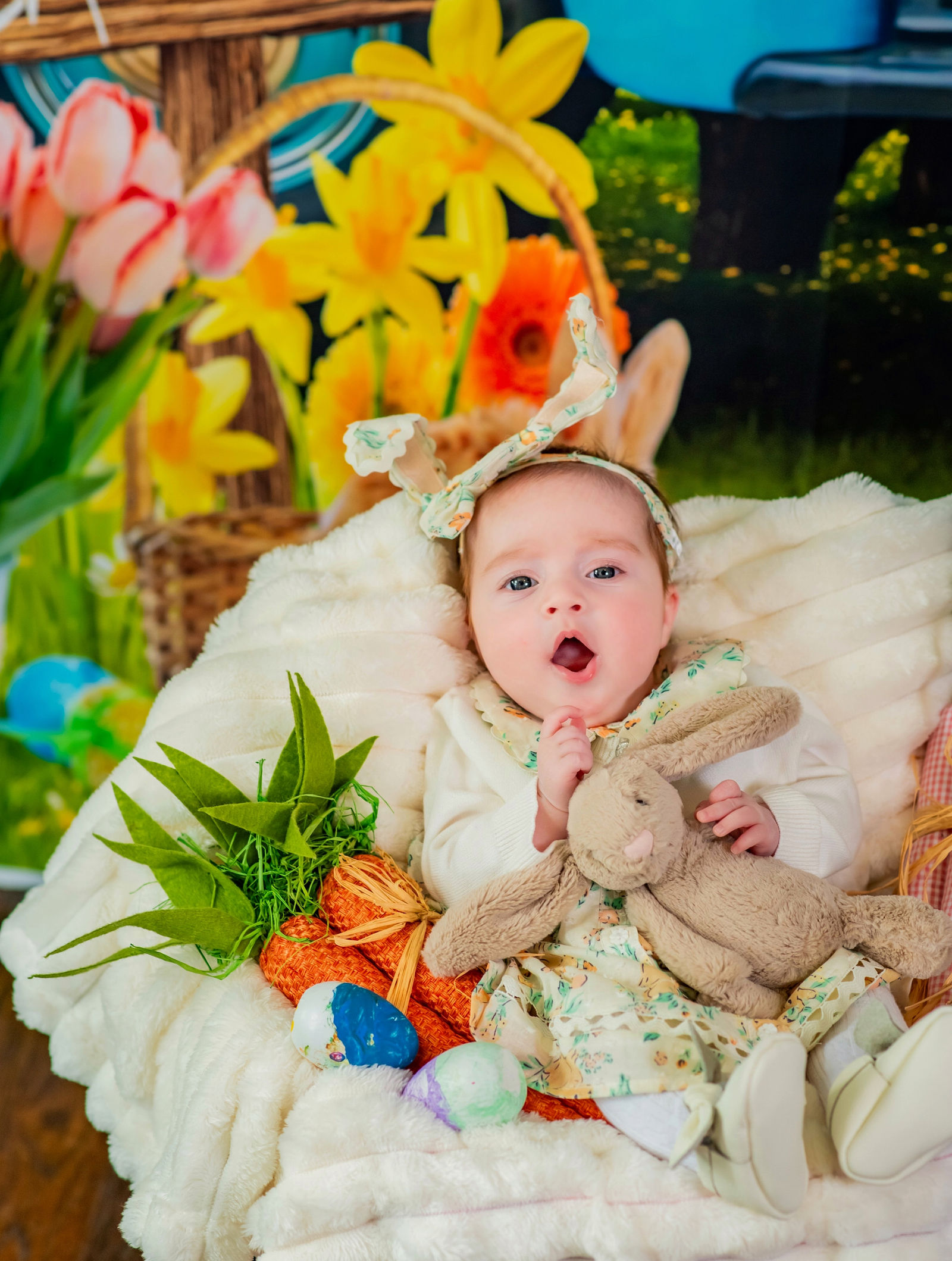 Mary, Easter Minis 2024 by Laura St John Photography