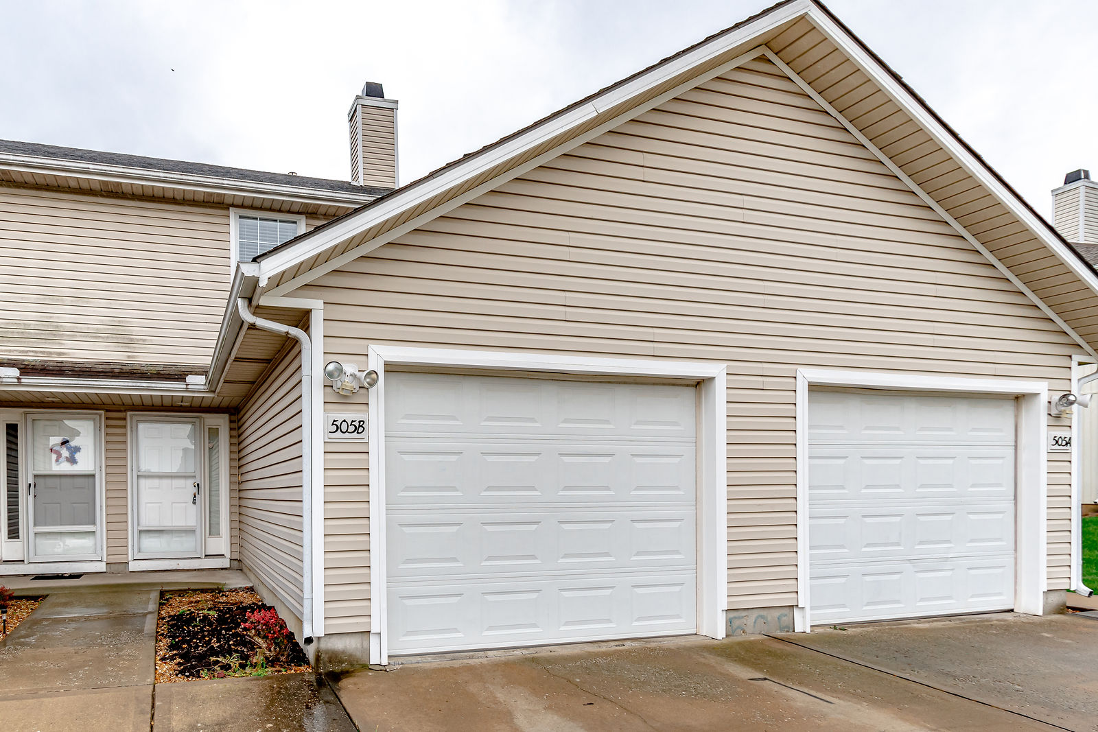 505 Northeast 1st Street Unit B by KC Home Photography