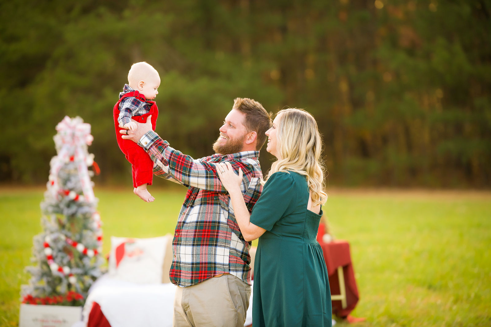 Chris, Brooke, and Walker | Christmas mini's by Sweet Peach Photography