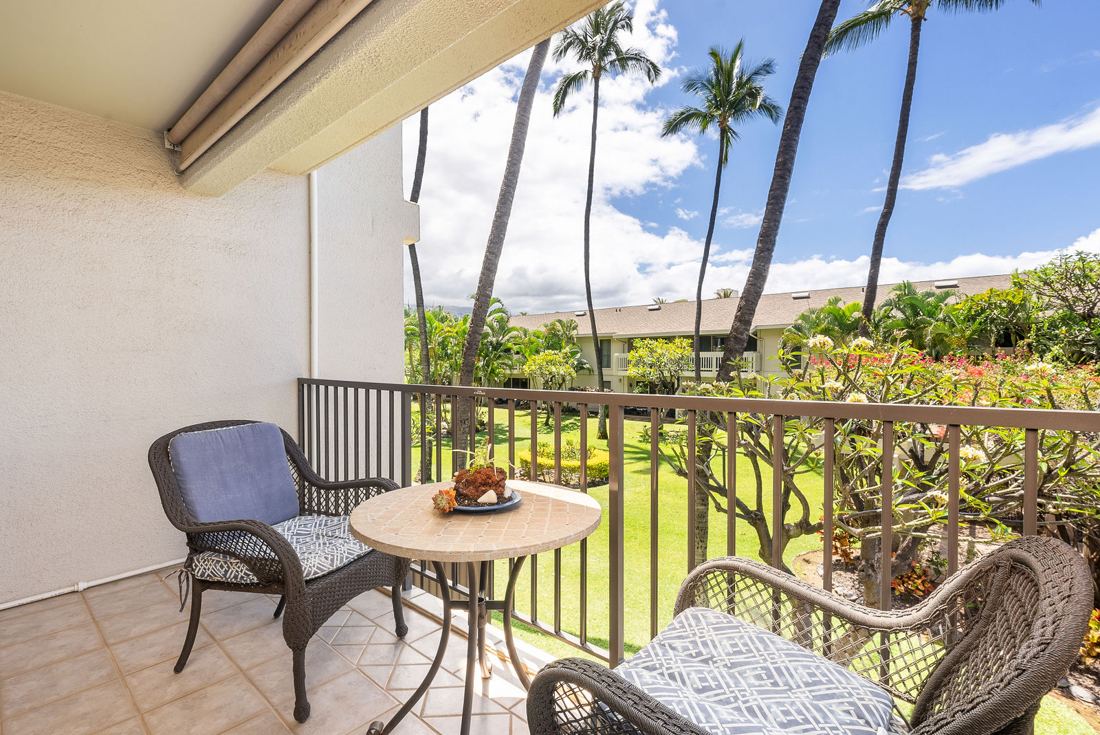 Kihei Akahi C202 by Maui Light Works