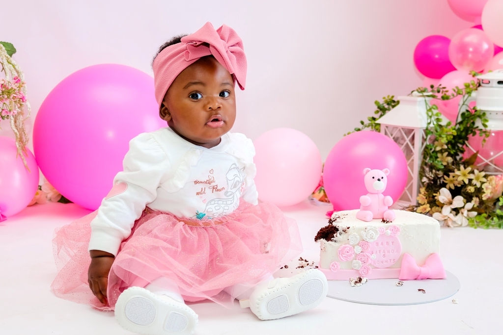 Liyanda 6 month cake smash by Pixie's Photography