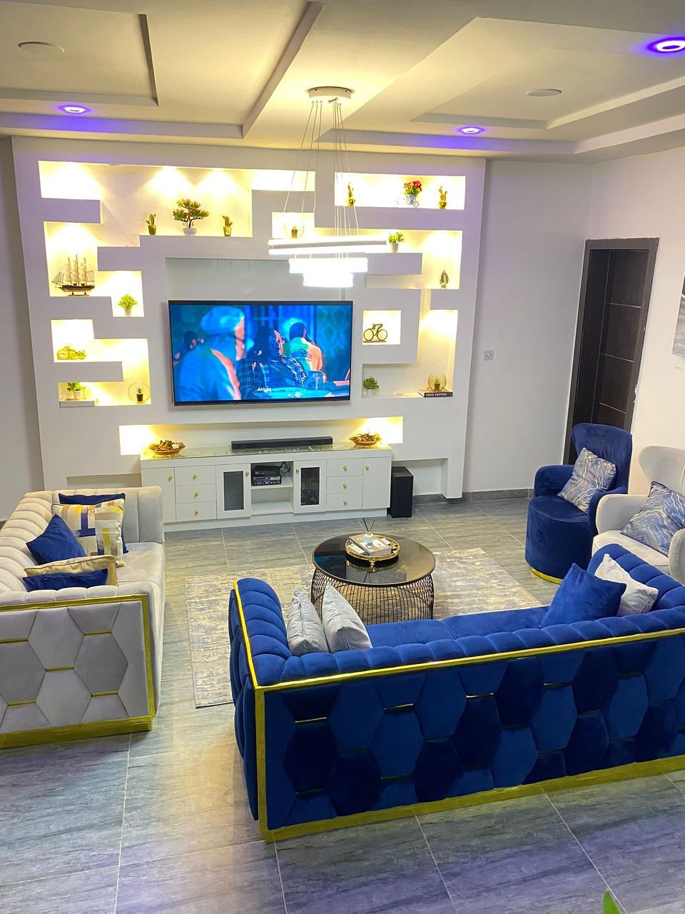 DOJAK 4 BEDROOM APARTMENT by Shortlethomes