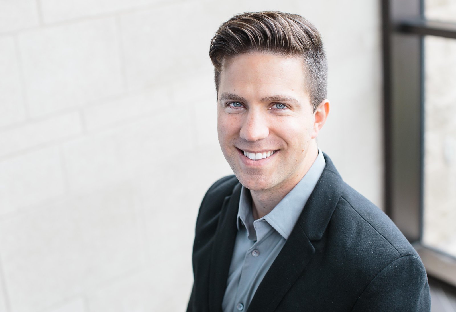 Jonathan Landis Headshots by Abrahanny Photography