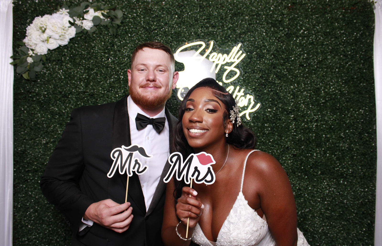 Les + Taylor by Sharplenz Photobooth