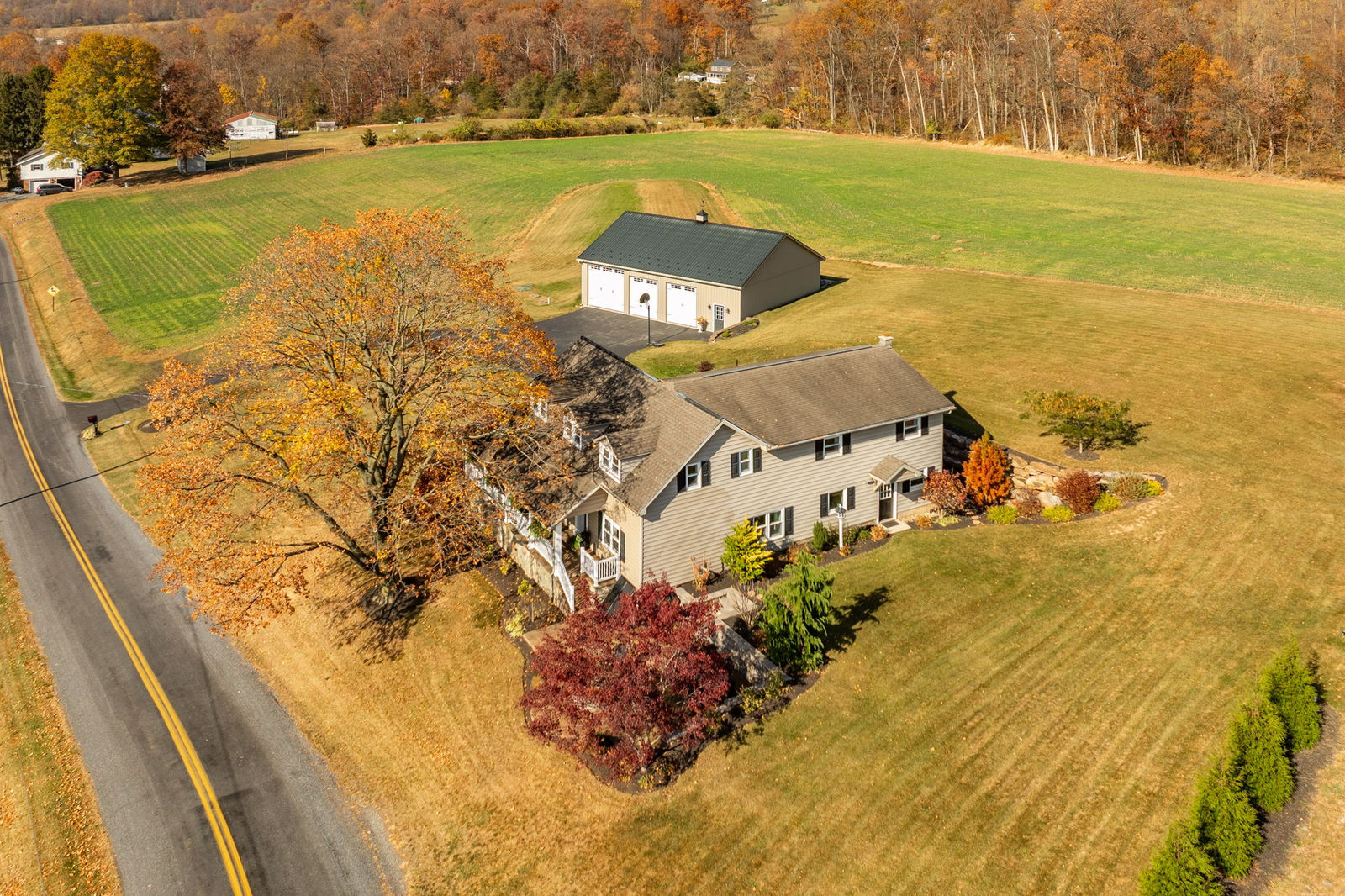 190 Hillside Road, Denver by Kline, Kreider & Good Auctioneers