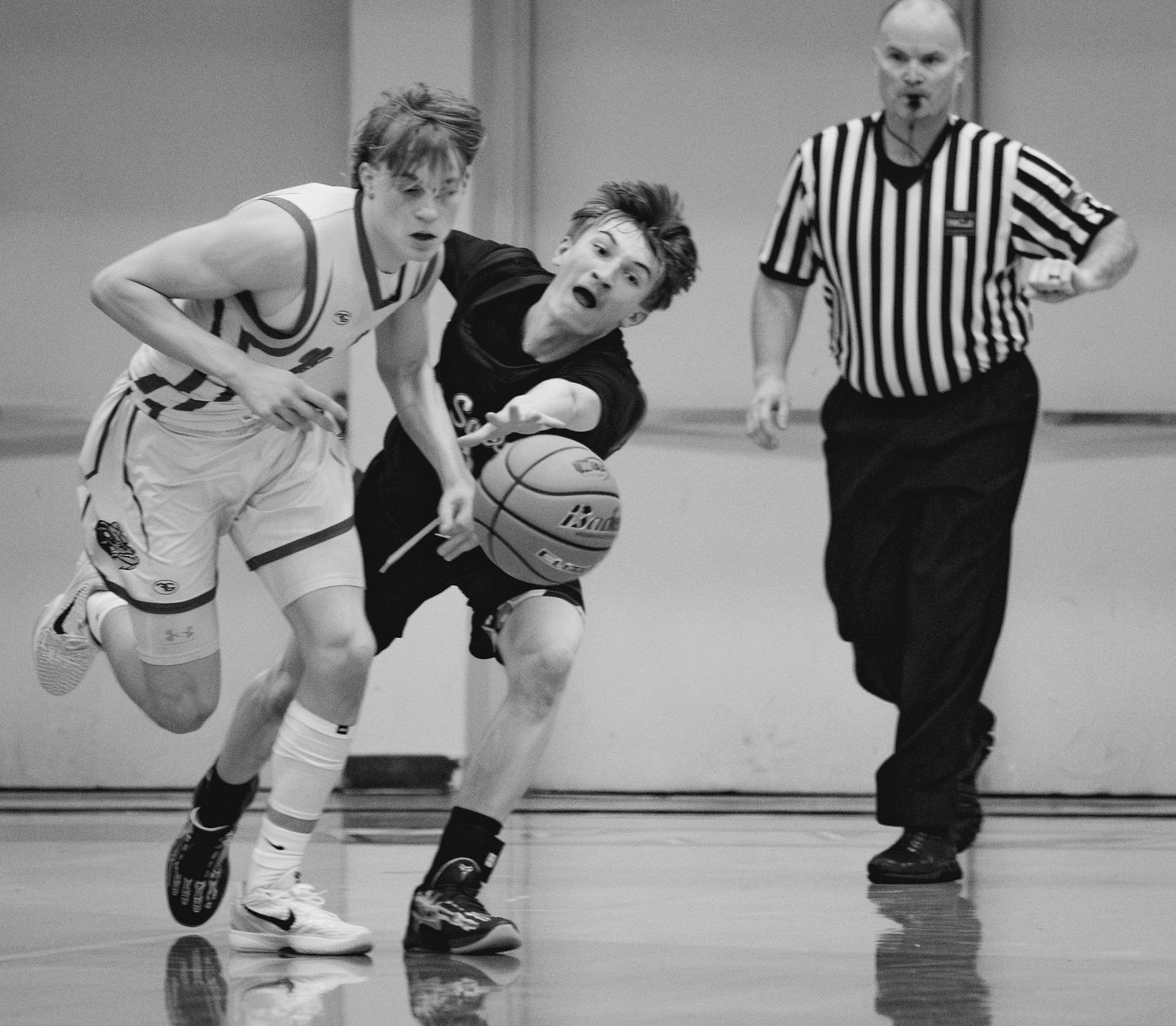 Okanogan Bulldogs vs. La Salle Lightning - Boys Basketball by MyWenatchee