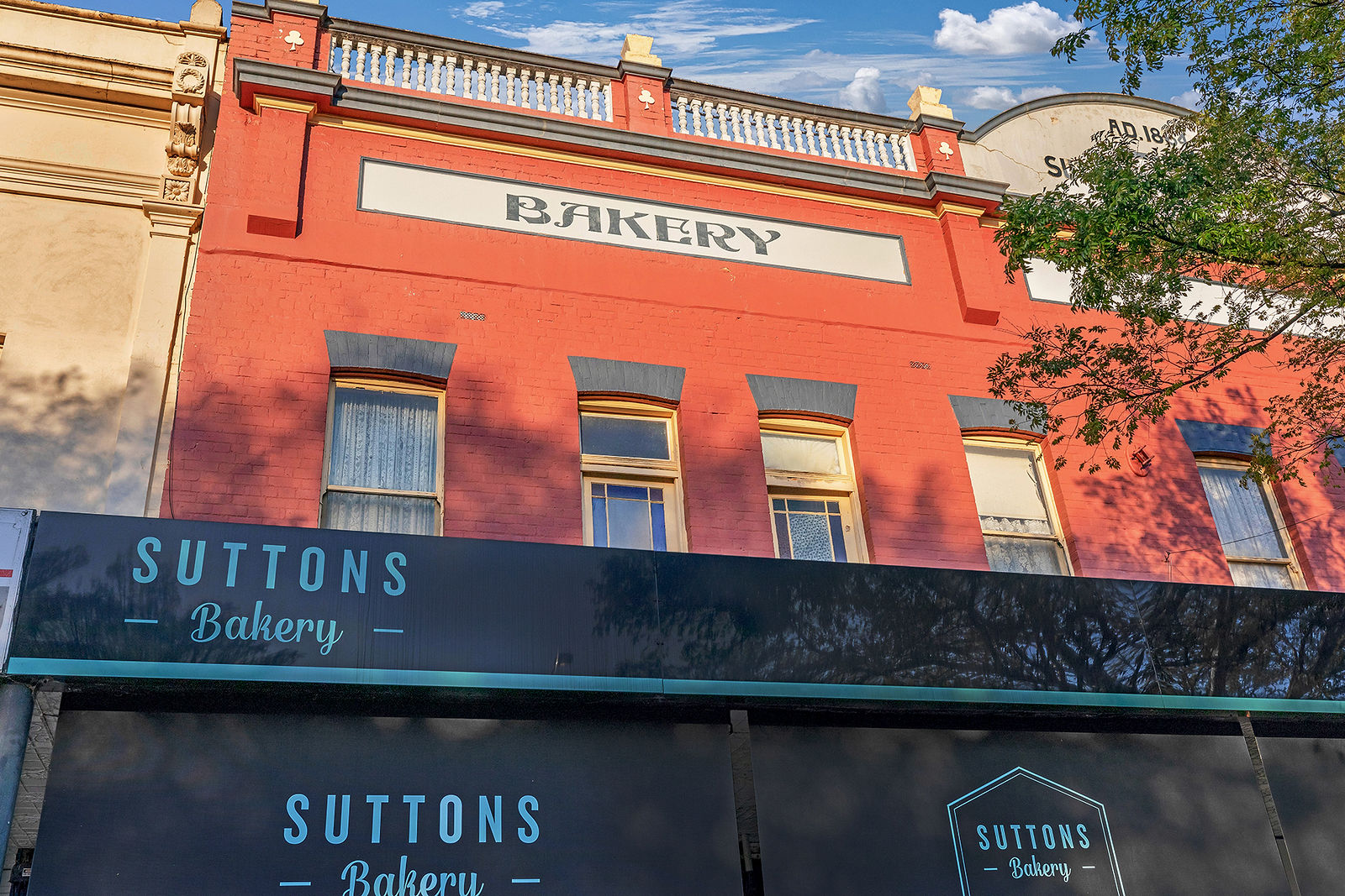 SUTTONS BAKERY by Cristie Lincoln Photography