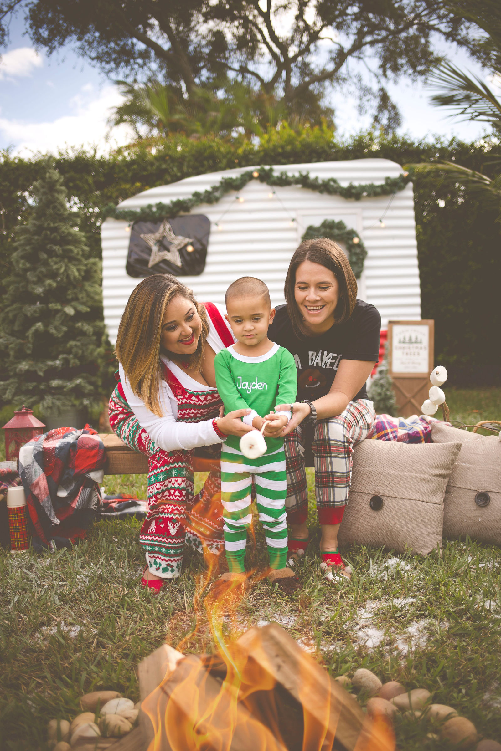 Robles Family Holiday Mini by Jesenia Betancourt Photography