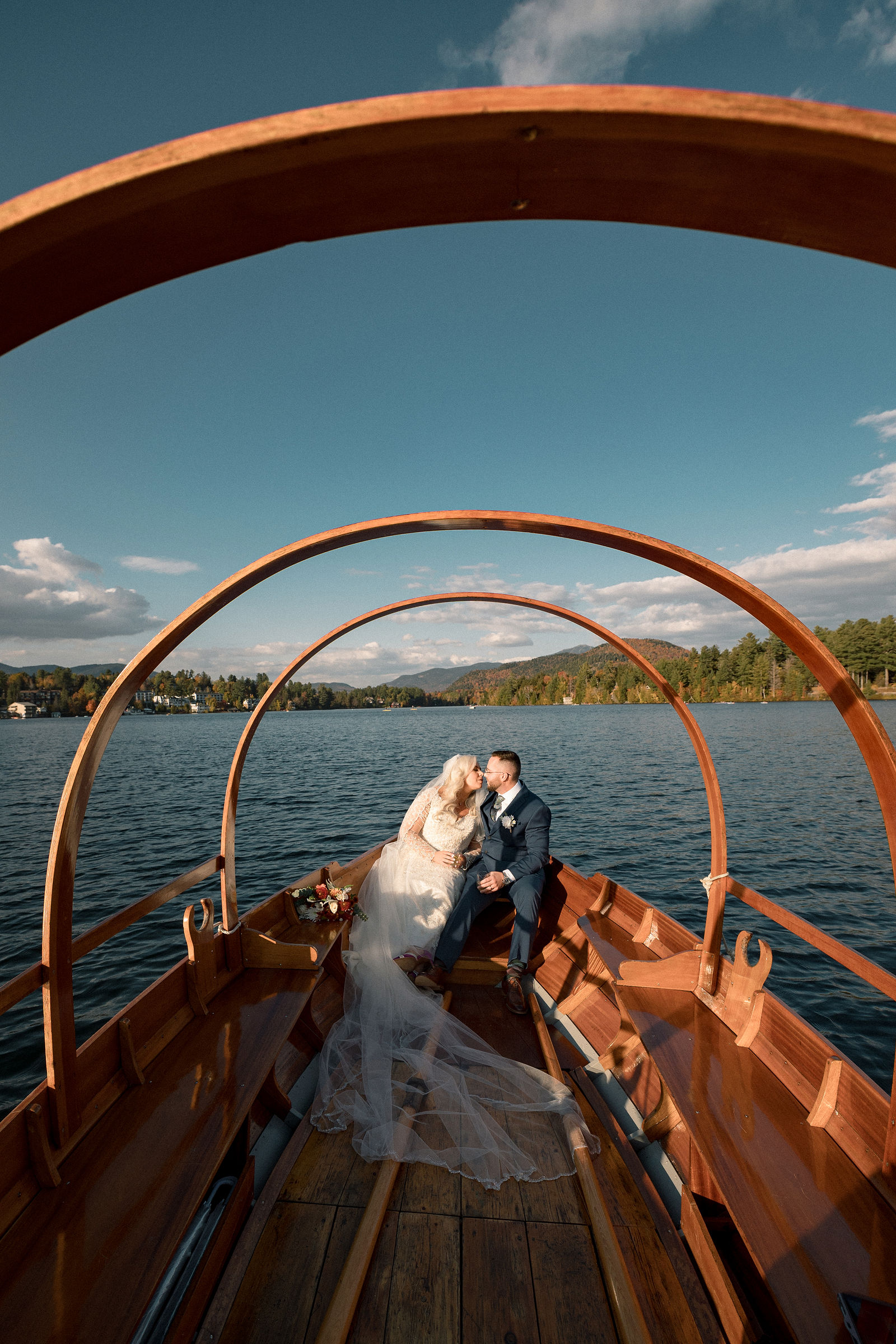Jessica + Justin's Lakeside Wedding Photography as Foliage Peaks in the ...