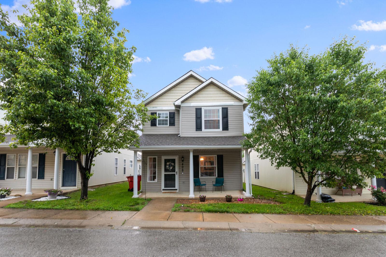 406 NE Coldwater Creek Dr by KC Home Photography