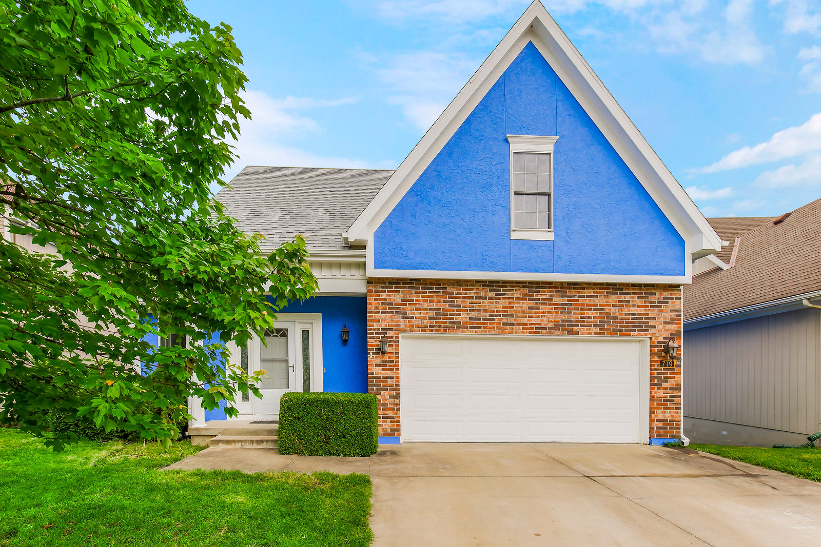 719 Redbud Dr listed by Jennifer Zhang 126P by ThePerfectSpotForYou, LLC