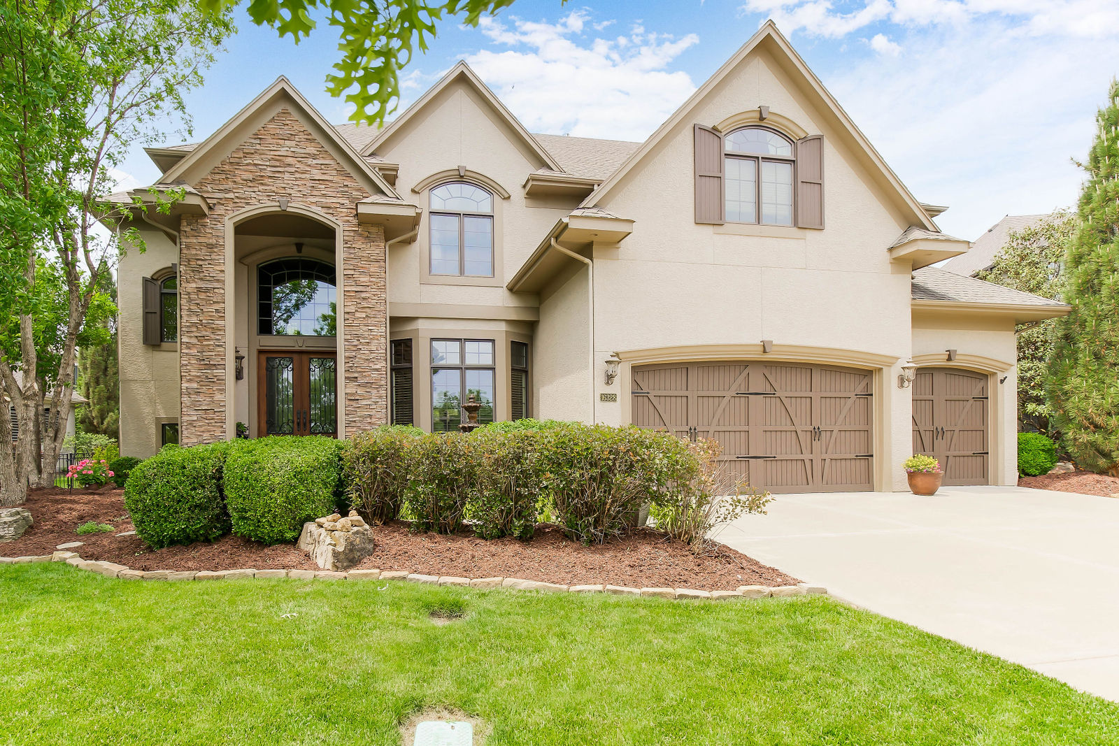 16328 Earnshaw St listed by Lindsay Schulze 60P by ThePerfectSpotForYou ...