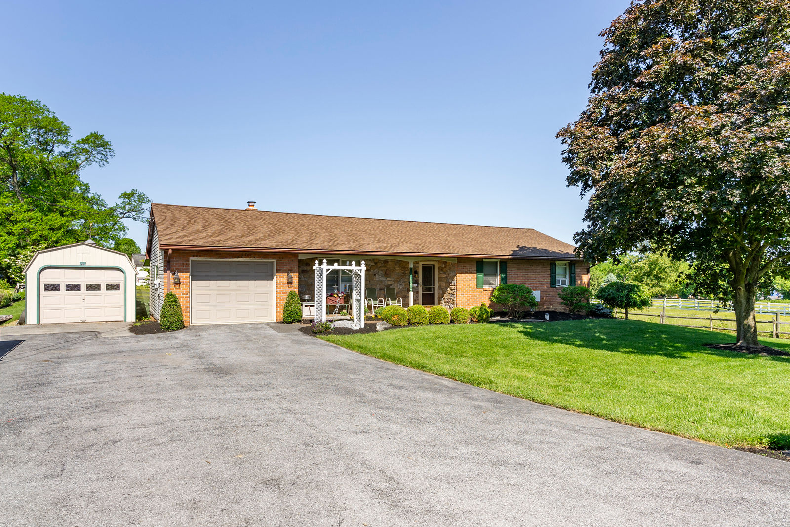 20 Glenbrook Road, Leola by Kline, Kreider & Good Auctioneers