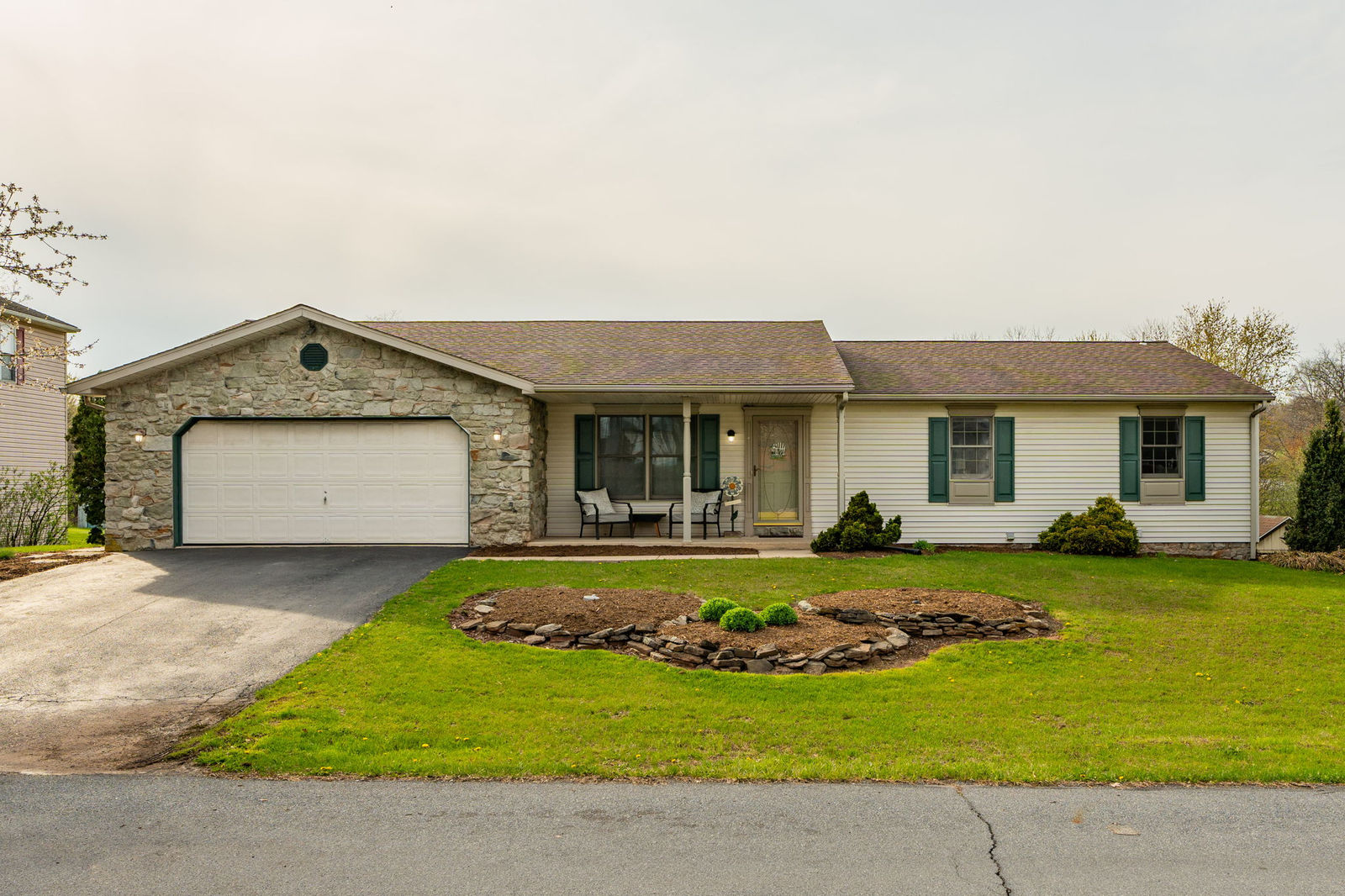 149 Country Drive, Denver by Kline, Kreider & Good Auctioneers