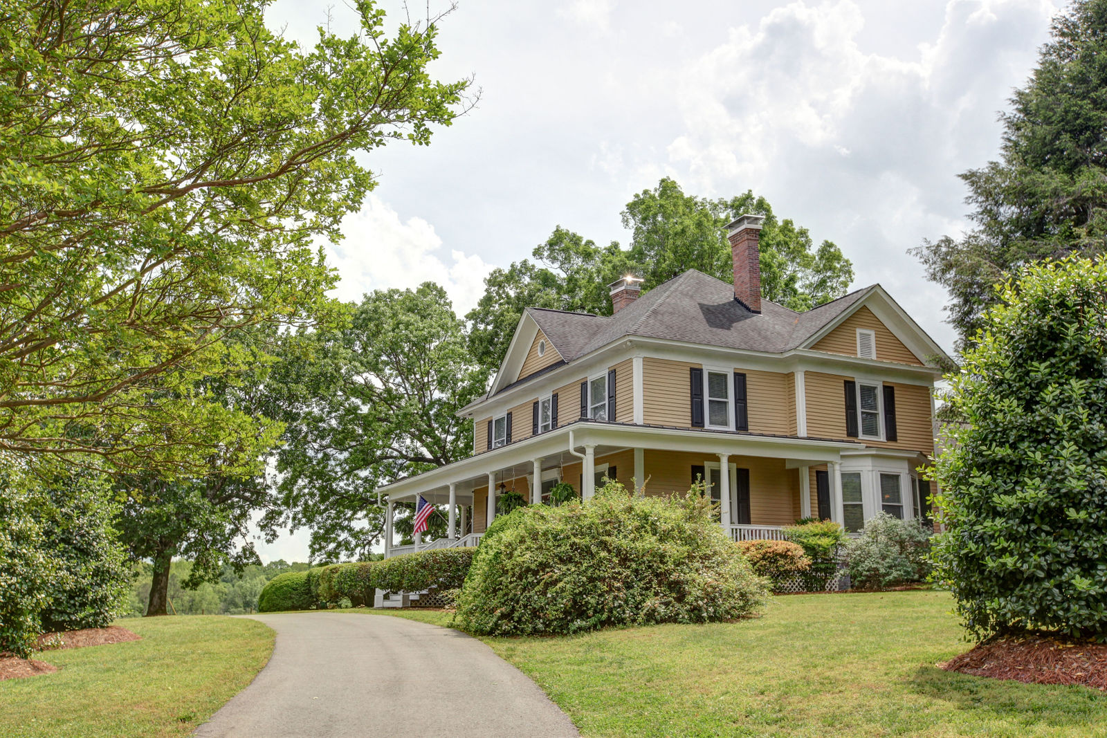 1003 Ferguson Ridge by Strauss Studios