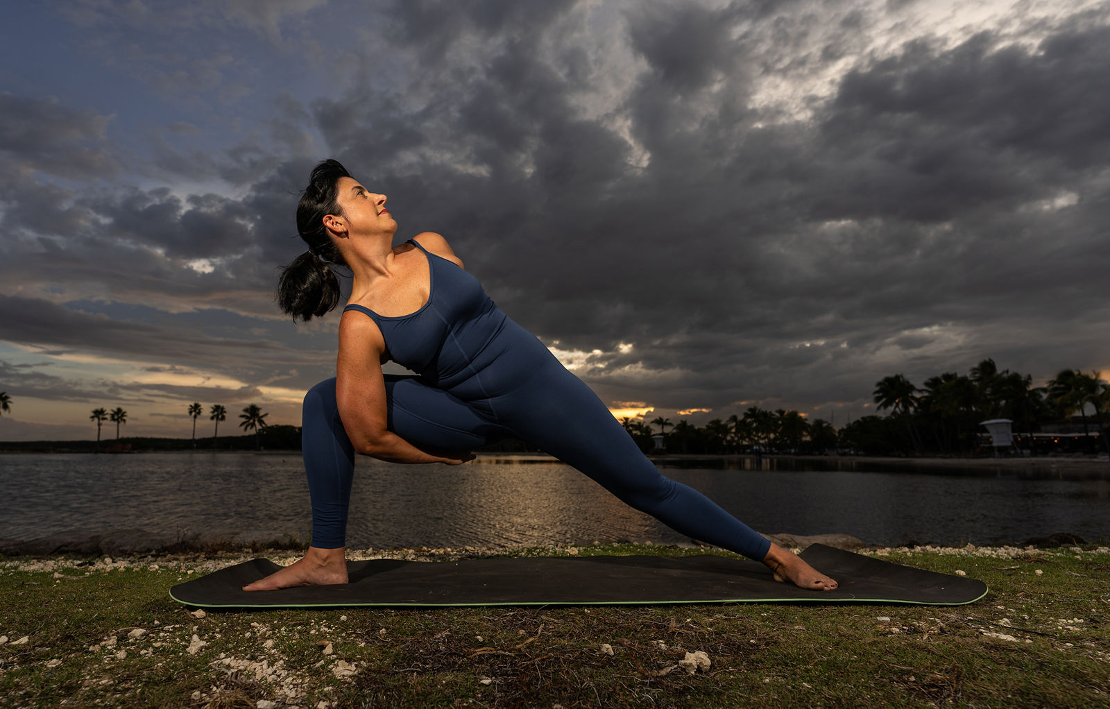 Yoga with Sari by Eyecbeauty