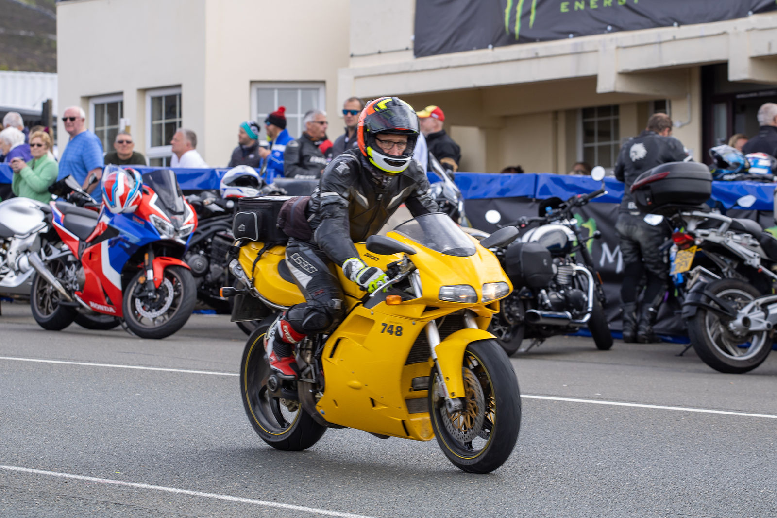 Simon Andrews Legacy Lap 2022 by Roadrunnerpics