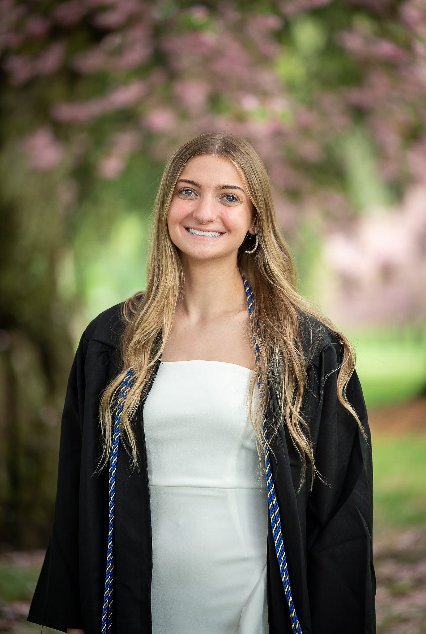 Amanda Kovach Grad pics by Karyn Bretz Photography