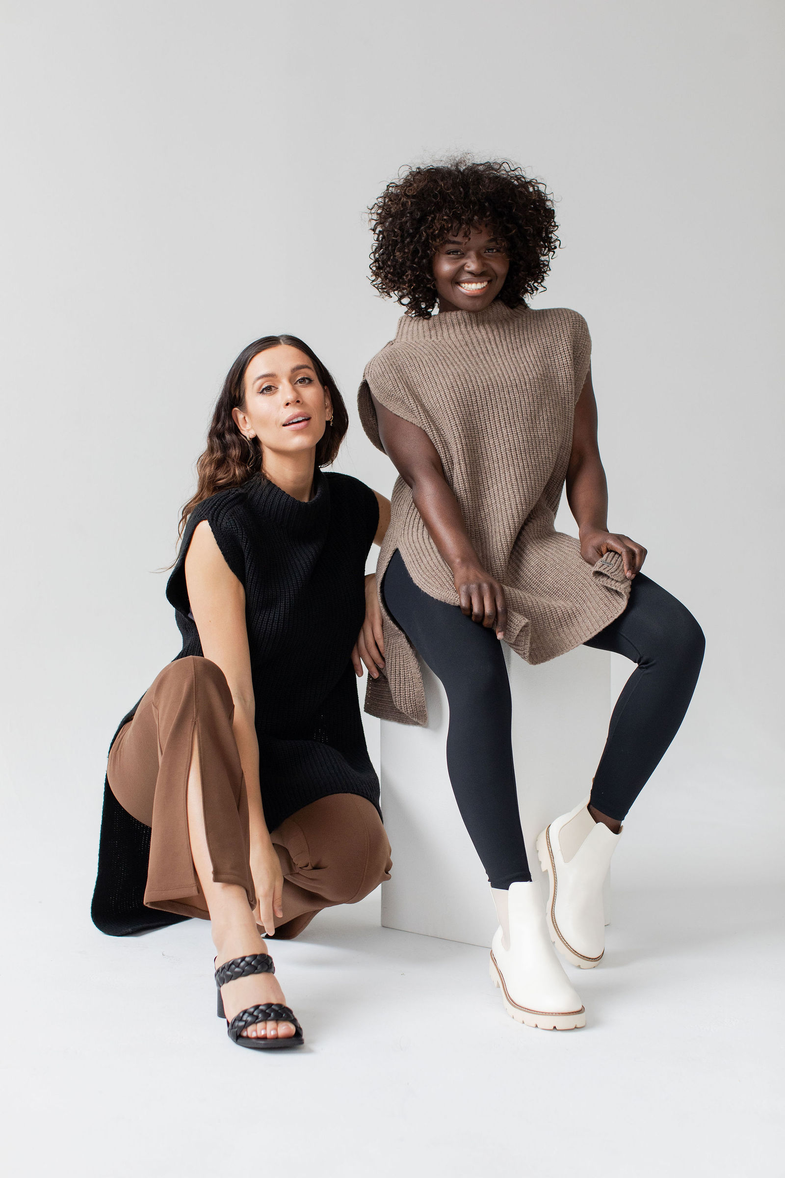 HI-LO SLEEVELESS SWEATER by Savvi