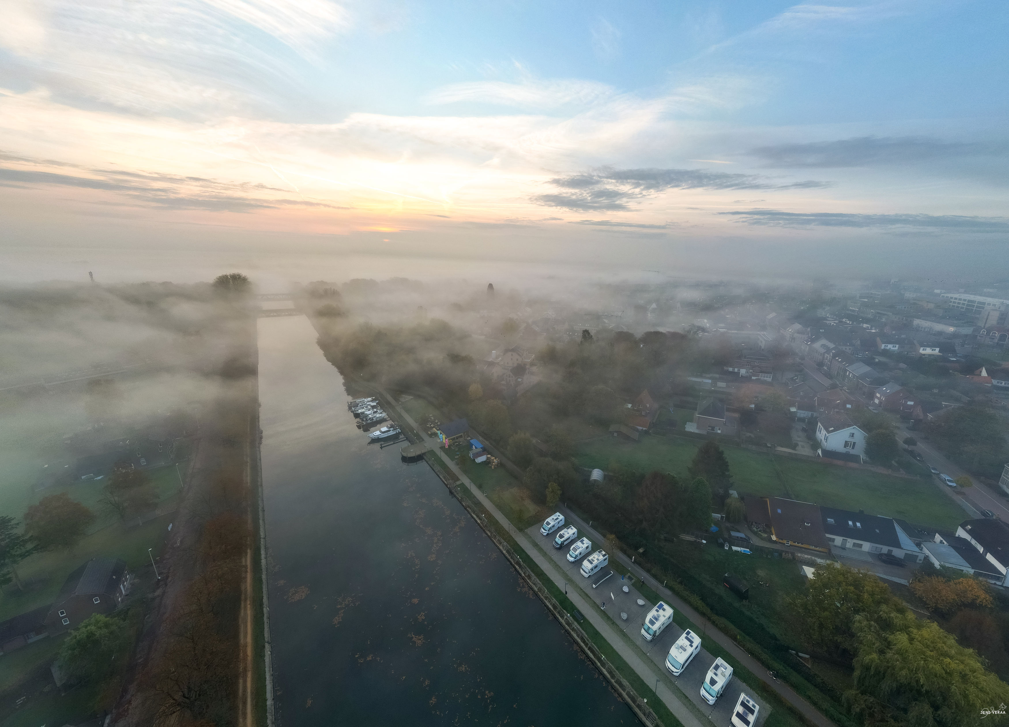Mistige ochtend in Pelt by Jens Veraa - Dronebeelden en Fotografie