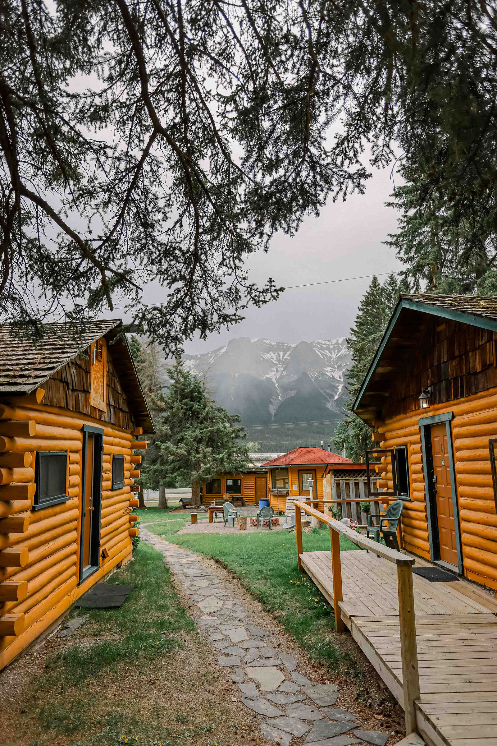 Canmore Parkgate Chalets by Vicki Zhou Photography
