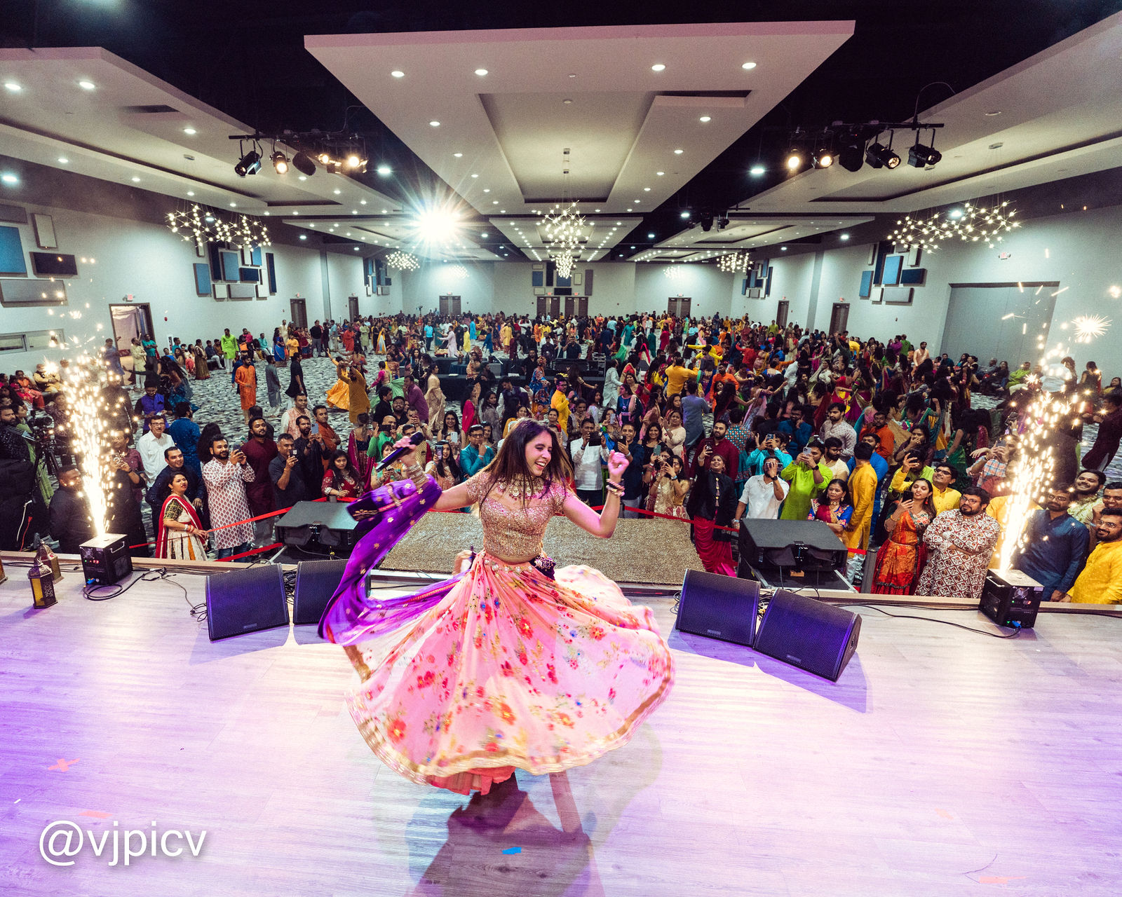 Diwali Garba with Aishwarya Majmudar [ Nick the don of Masti group inc ...