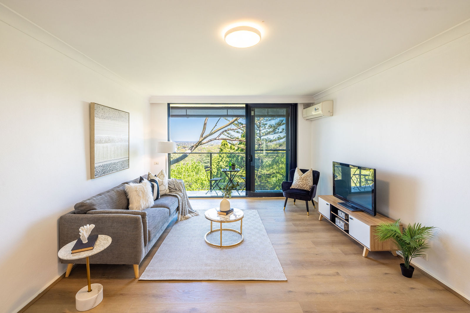 Salease - 258 Pacific Hwy by Deppicto