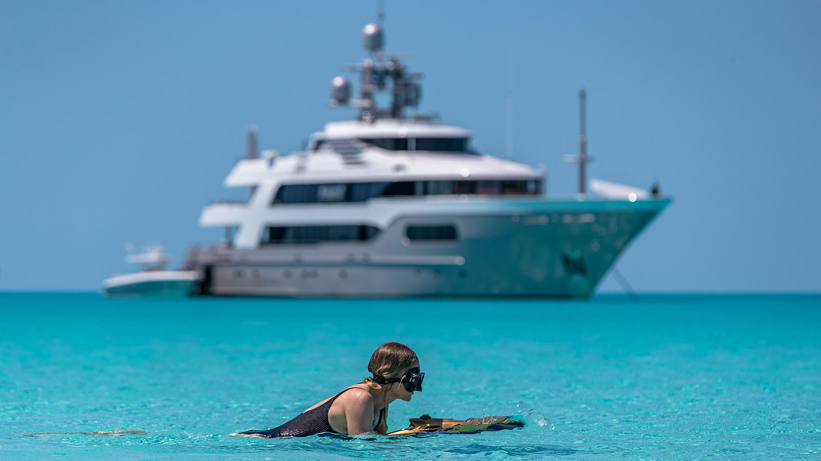 185' Delta "Starship" by Yachting Image