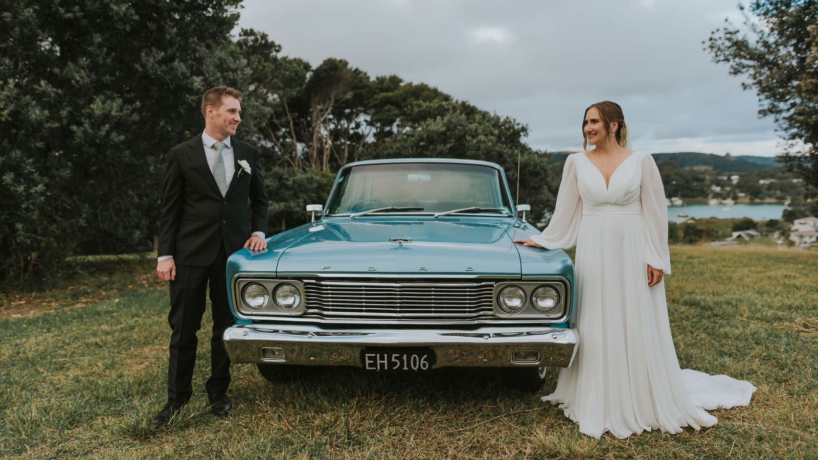 Thomas & Victoria, Goldie Estate by Mili Villamil Photography